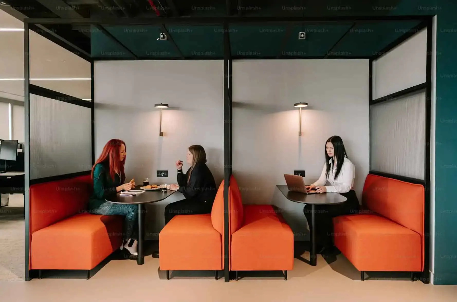 Hoteling Office Space: 5 Benefits for Modern Workplaces | Accruent